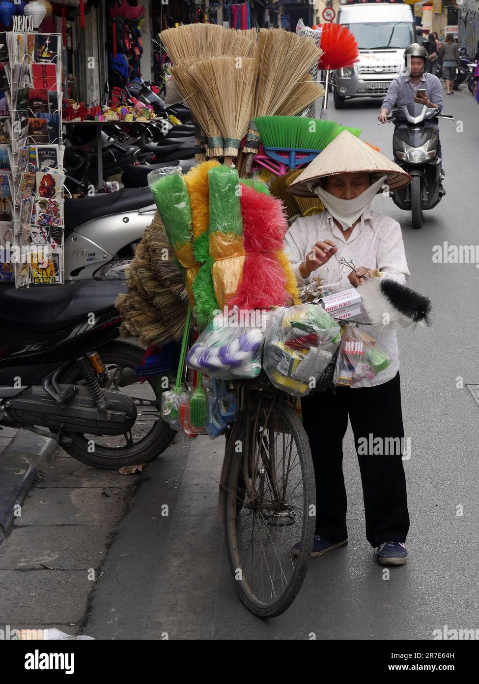 Street pedlar hi-res stock photography and images - Alamy