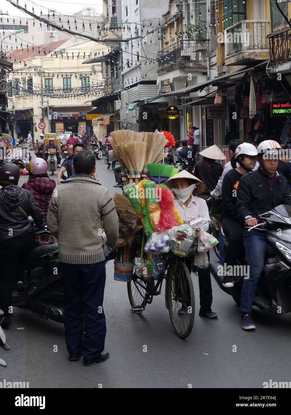 Street pedlar hi-res stock photography and images - Alamy