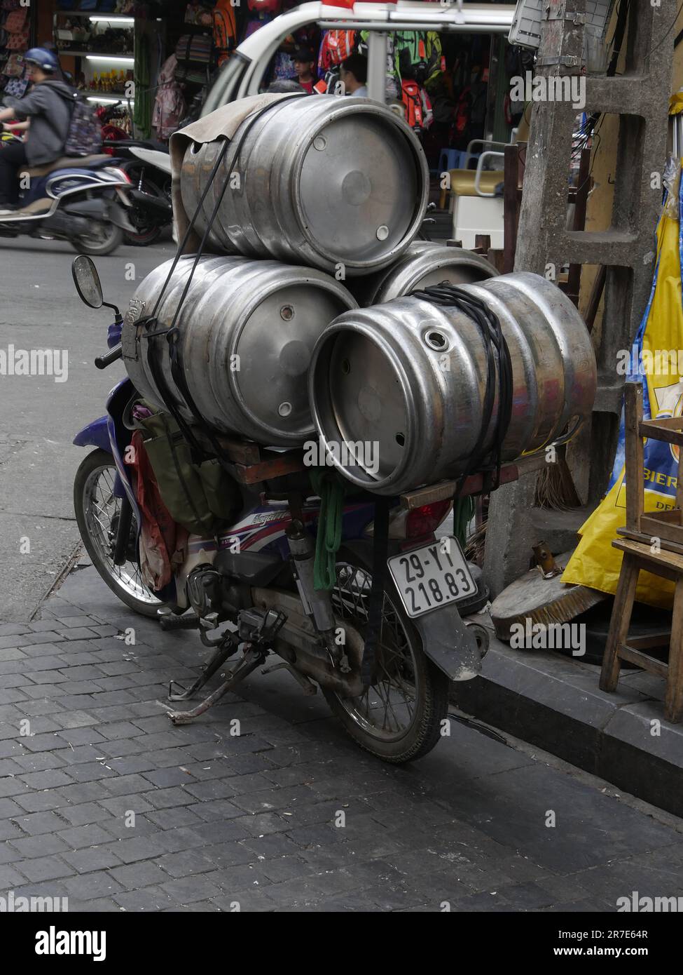 Street pedlar hi-res stock photography and images - Alamy