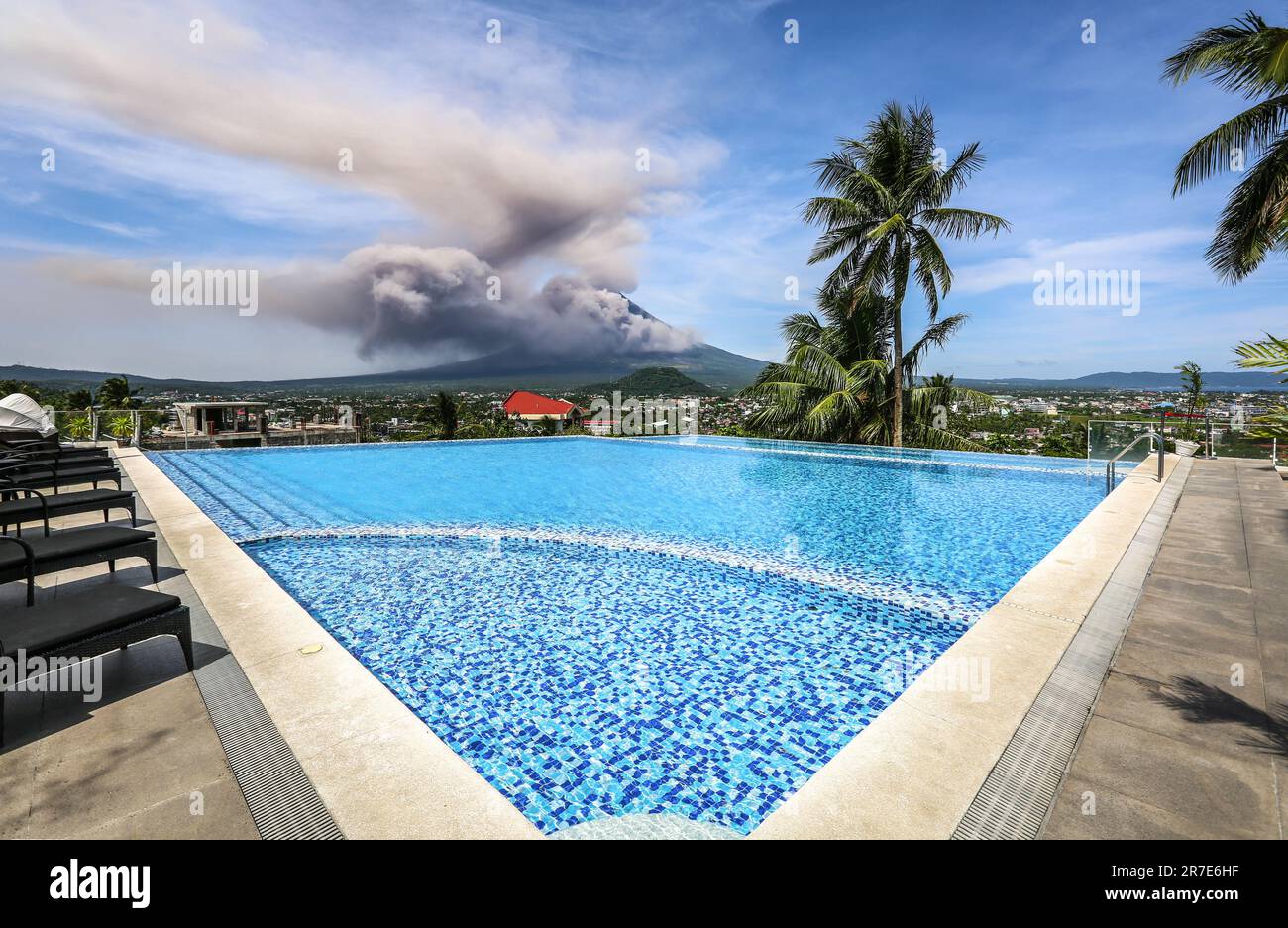 Mayon volcano eruption, Legazpi, Philippines Stock Photo - Alamy