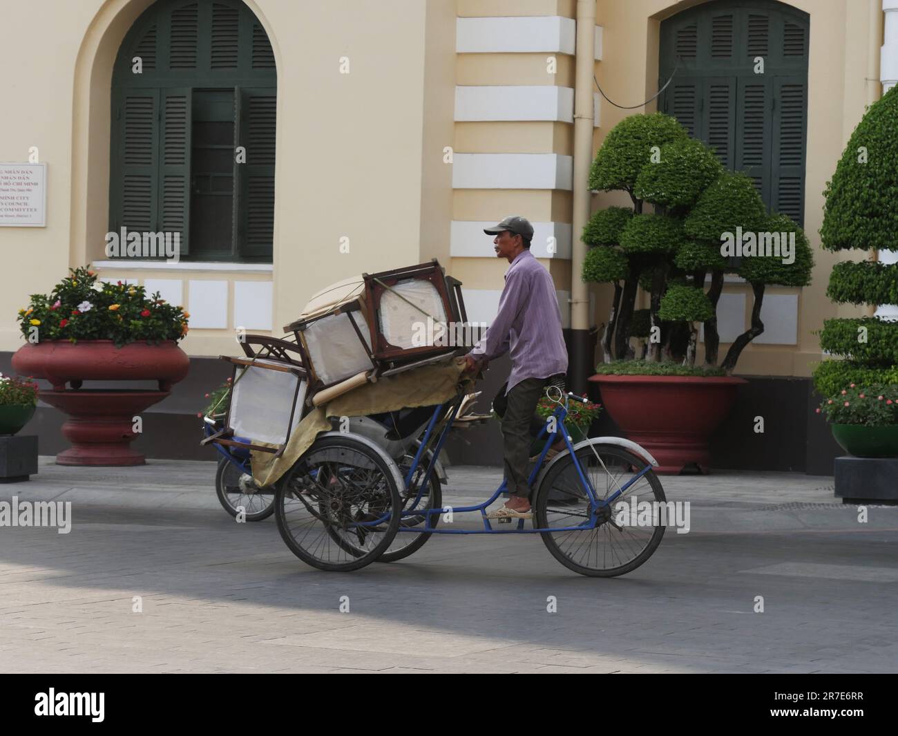 Cyclo driver hi-res stock photography and images - Alamy