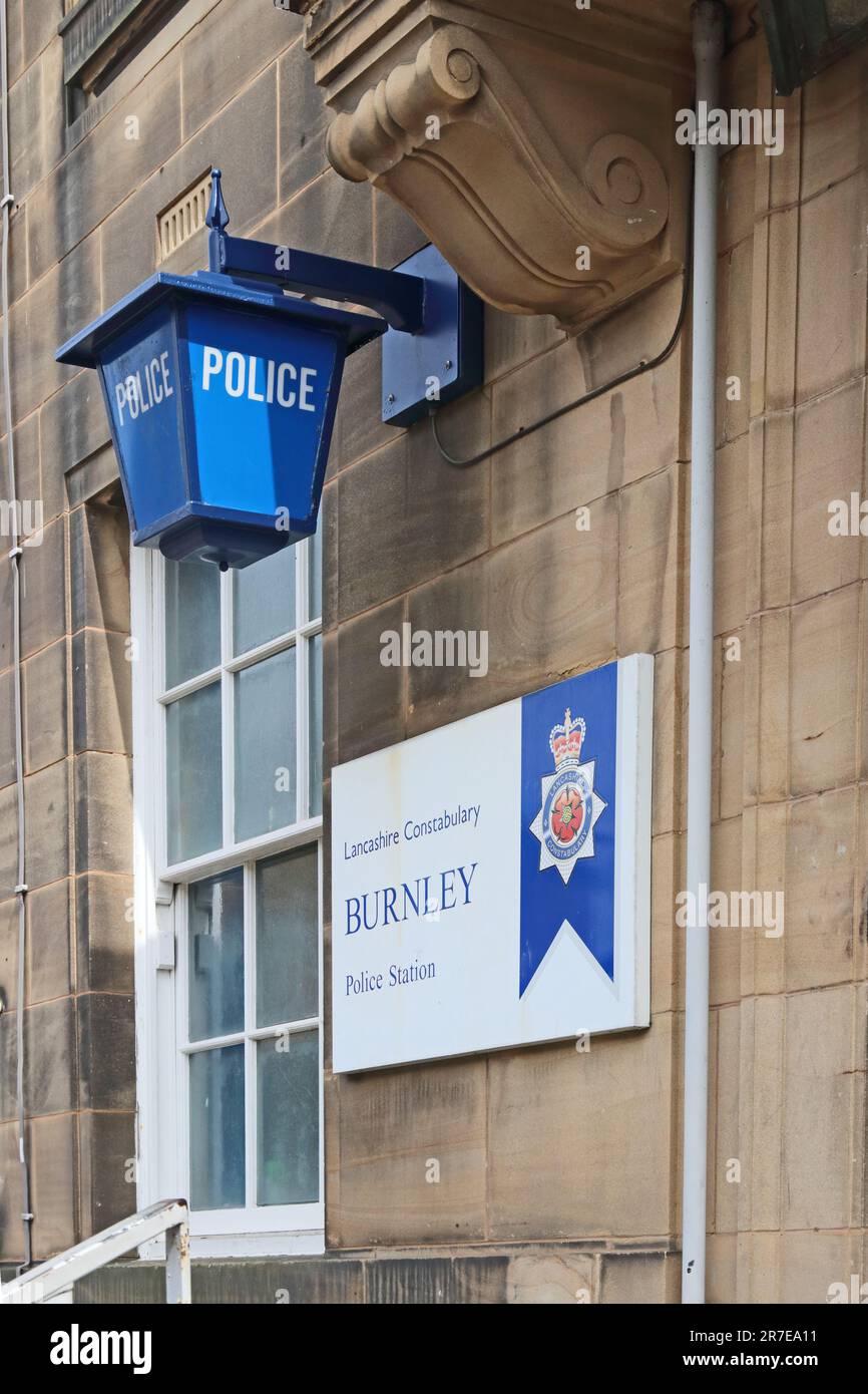 Police station signs outside hi-res stock photography and images - Alamy