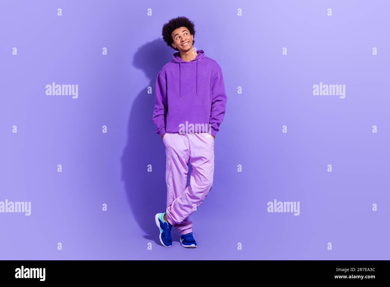 Full body photo of creative minded cheerful young man put arms pockets ...