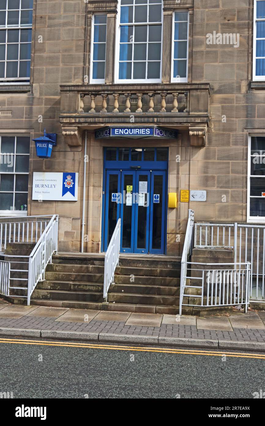 Police station entrance hi-res stock photography and images - Alamy