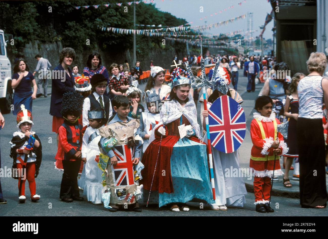 Queen Elizabeth II Silver Jubilee celebration 1977. Neighbourhood ...