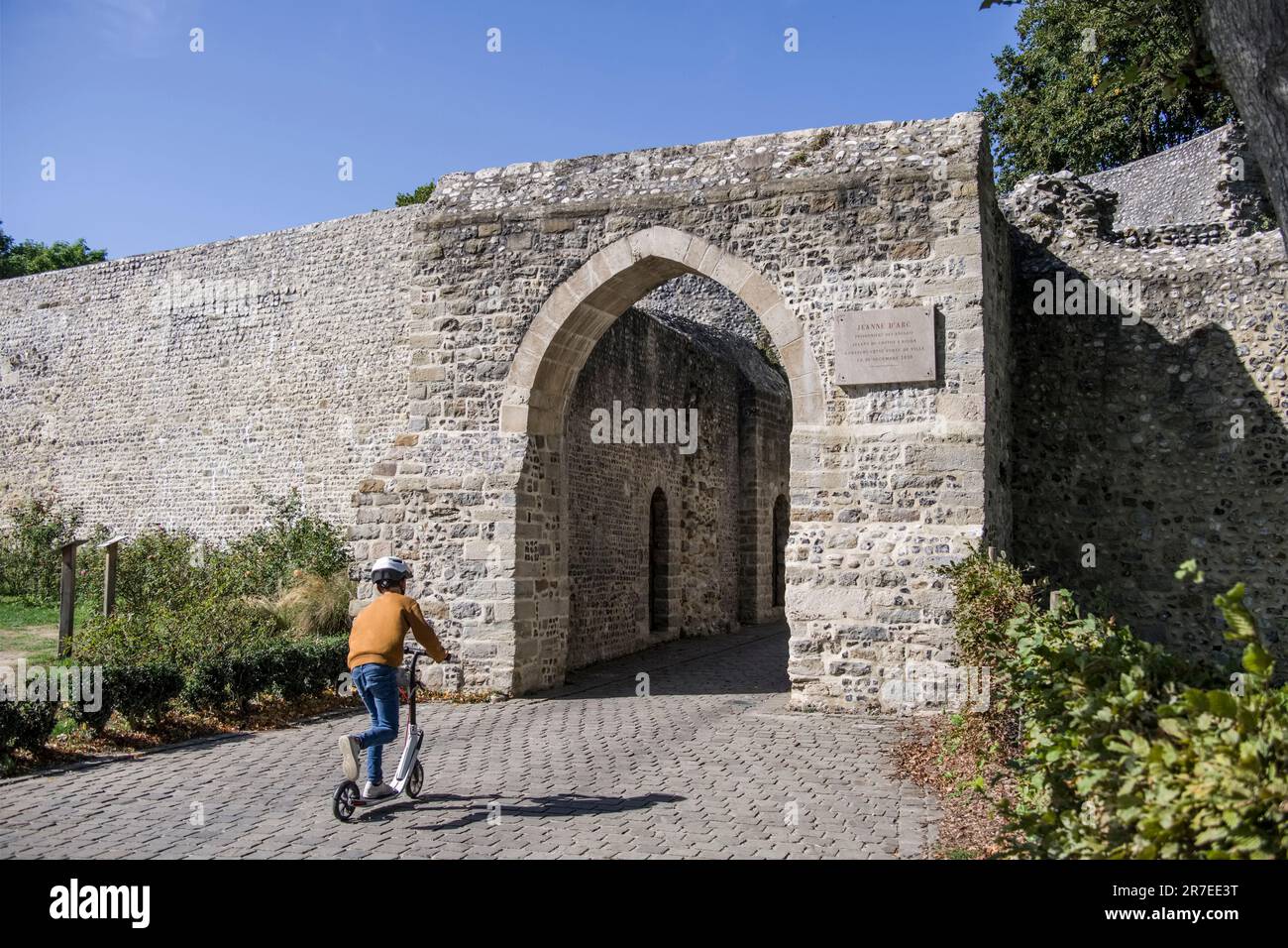 Saint-Valery-sur-Somme (northern France): city gate “porte Guillaume ...