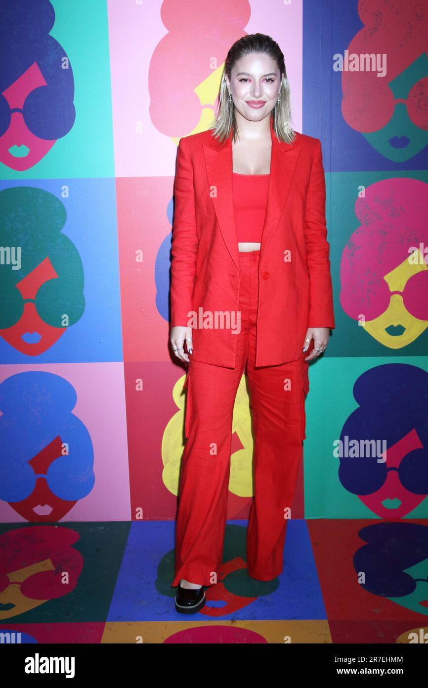 Kenzie ziegler hi-res stock photography and images - Alamy