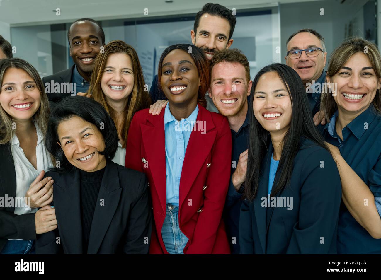 Office group smile hi-res stock photography and images - Alamy