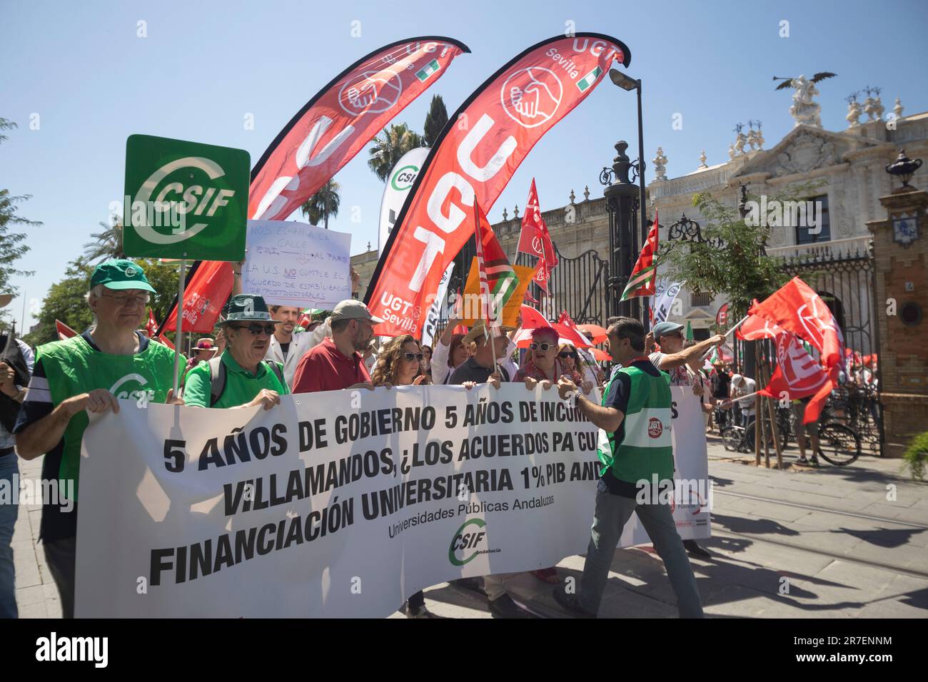 A large group of people with banners at the mobilization called by the ...