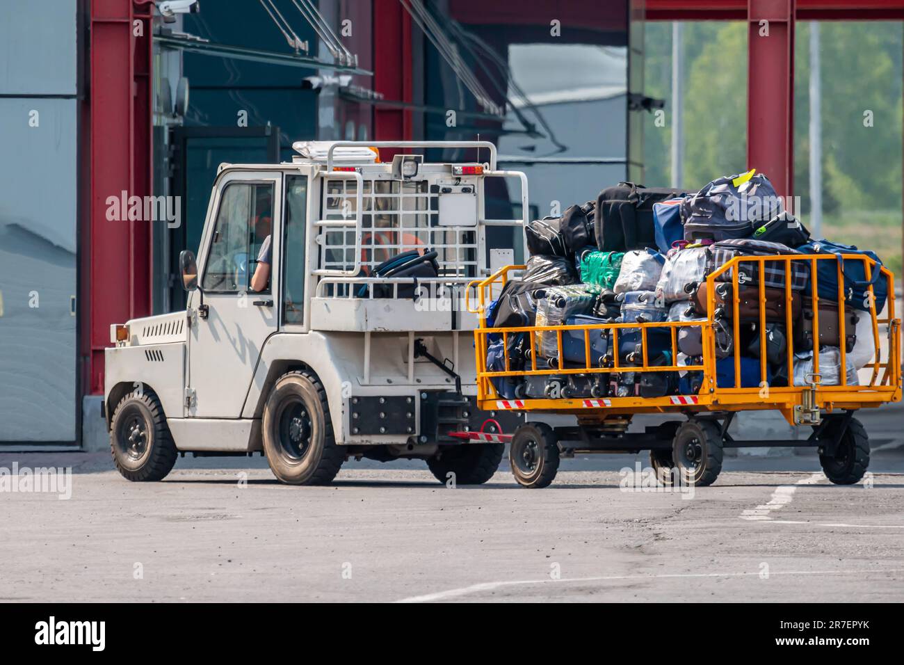 Tractor pulling cart hi-res stock photography and images - Alamy