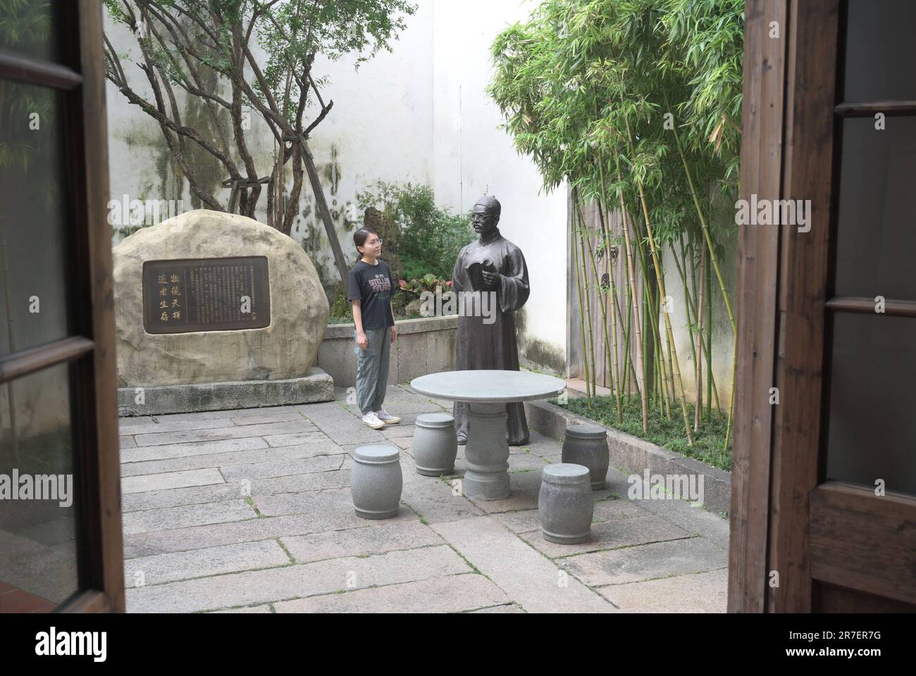 (230615) -- FUZHOU, June 15, 2023 (Xinhua) -- A tourist visits the ...
