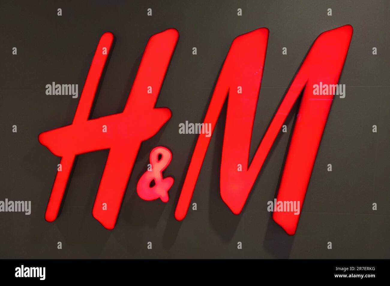 H&M logo letters on a wall Stock Photo - Alamy