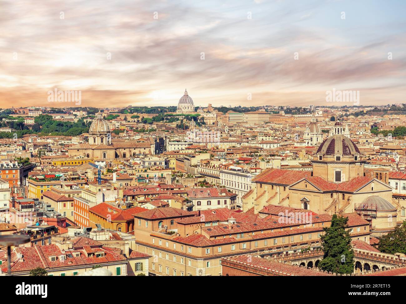 Roman skyline hi-res stock photography and images - Alamy