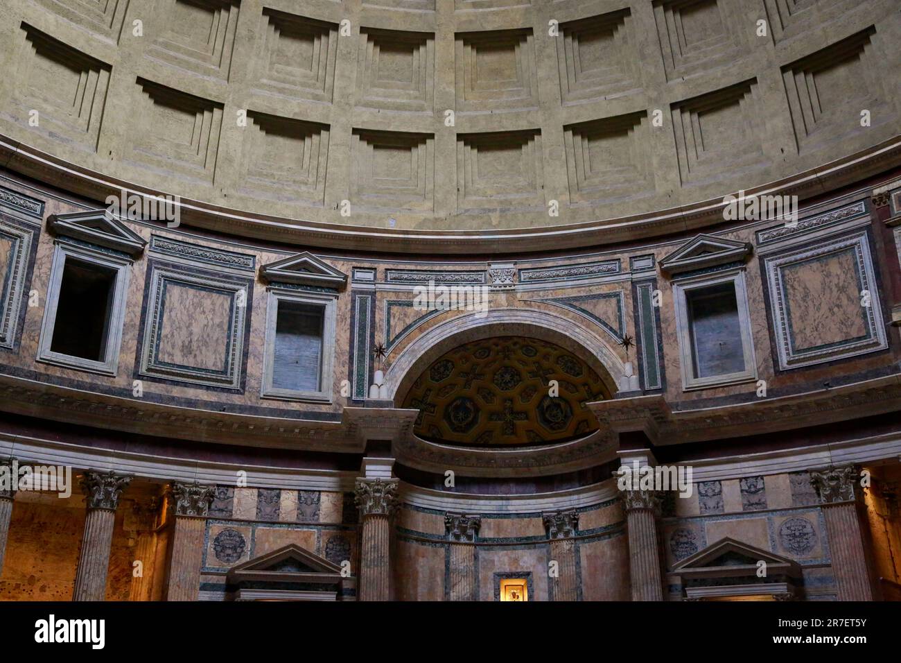 The interior of the Pantheon, in Rome, italy Stock Photo - Alamy