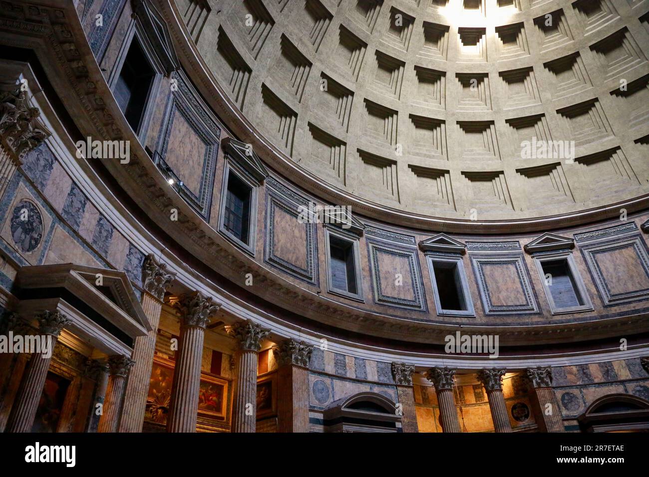 The interior of the Pantheon, in Rome, italy Stock Photo - Alamy