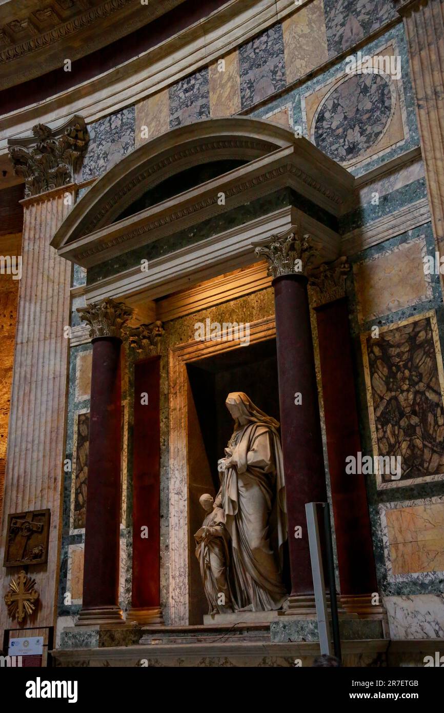 The interior of the Pantheon, in Rome, italy Stock Photo - Alamy
