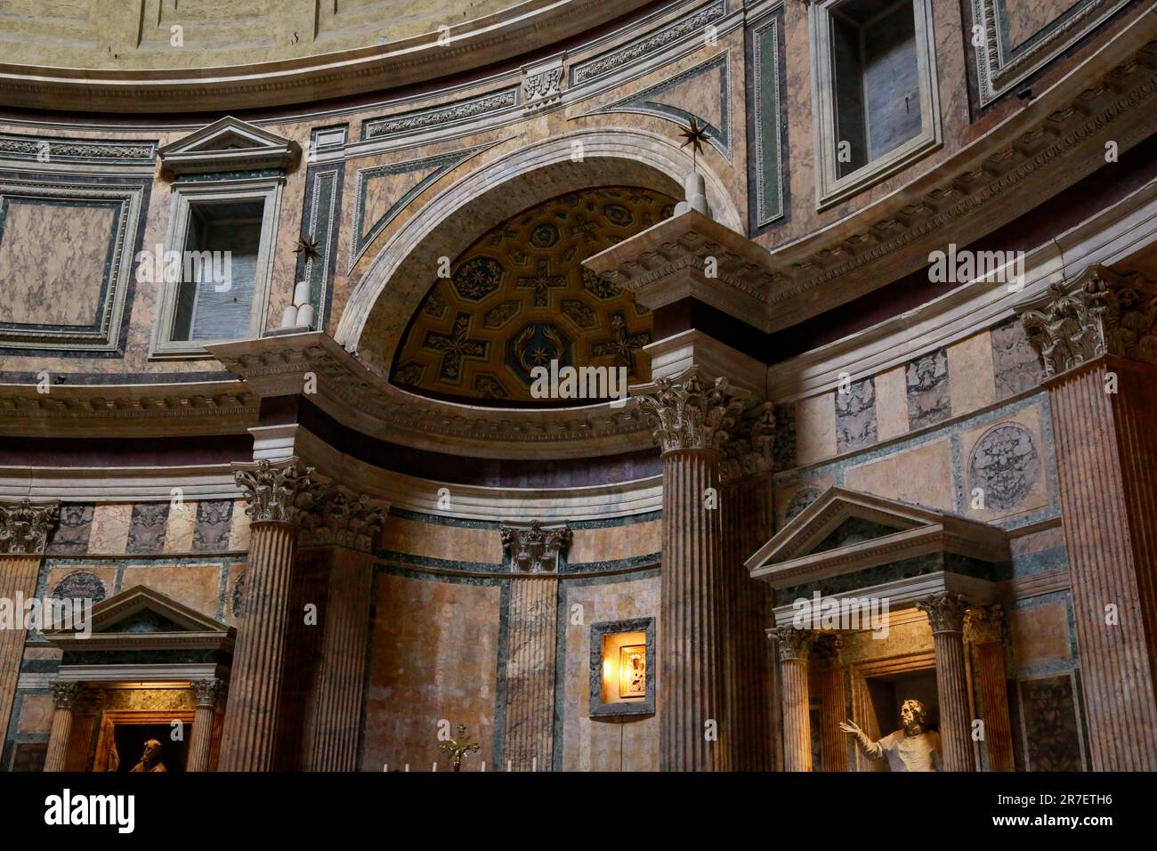 The interior of the Pantheon, in Rome, italy Stock Photo - Alamy