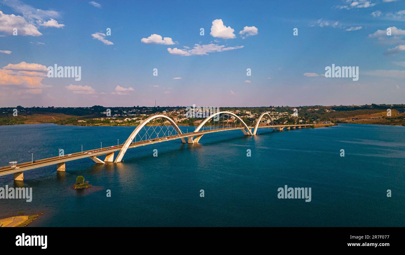 Arch bridge across lake hi-res stock photography and images - Alamy