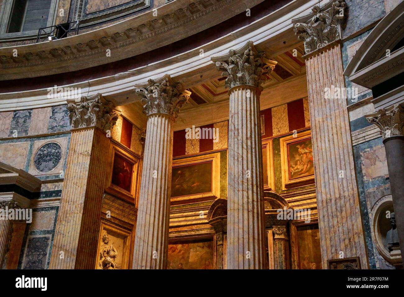 The interior of the Pantheon, in Rome, italy Stock Photo - Alamy