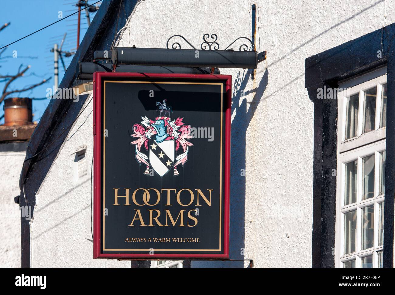 British pub sign hi-res stock photography and images - Alamy
