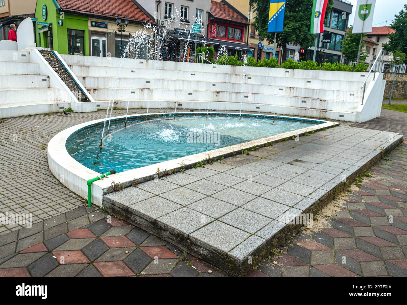 White water fountain sign hi-res stock photography and images - Alamy
