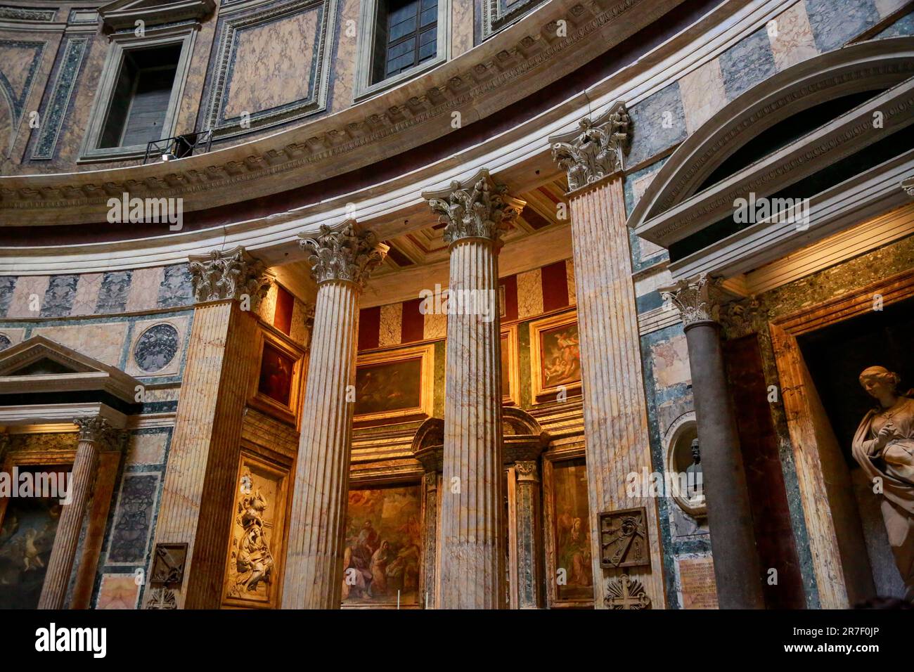 The interior of the Pantheon, in Rome, italy Stock Photo - Alamy