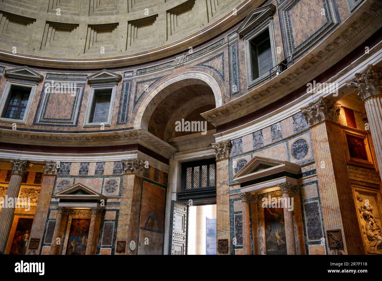 The interior of the Pantheon, in Rome, italy Stock Photo - Alamy