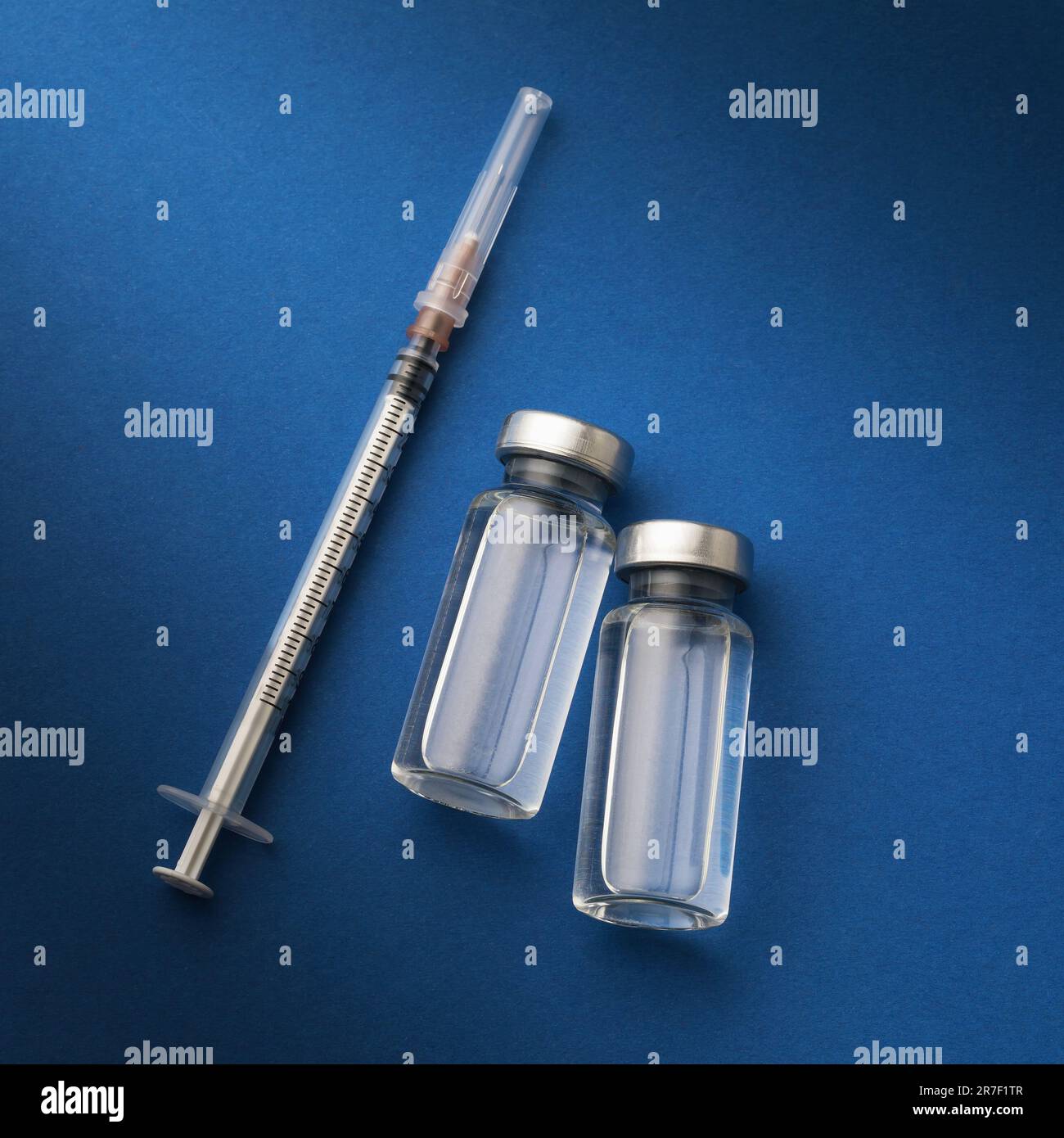 Disposable syringe and solution for injection in transparent vials on a ...
