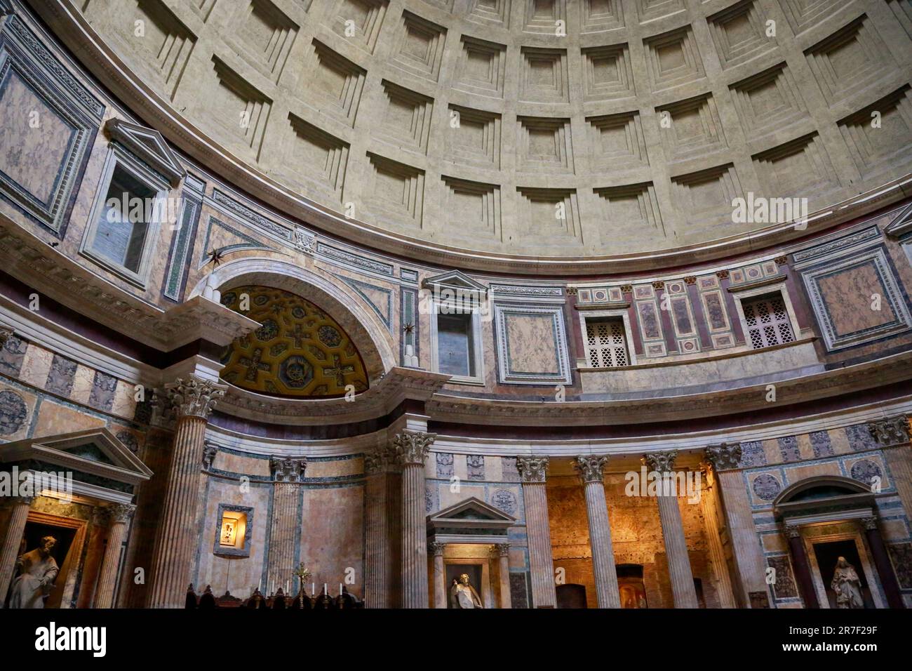 The interior of the Pantheon, in Rome, italy Stock Photo - Alamy