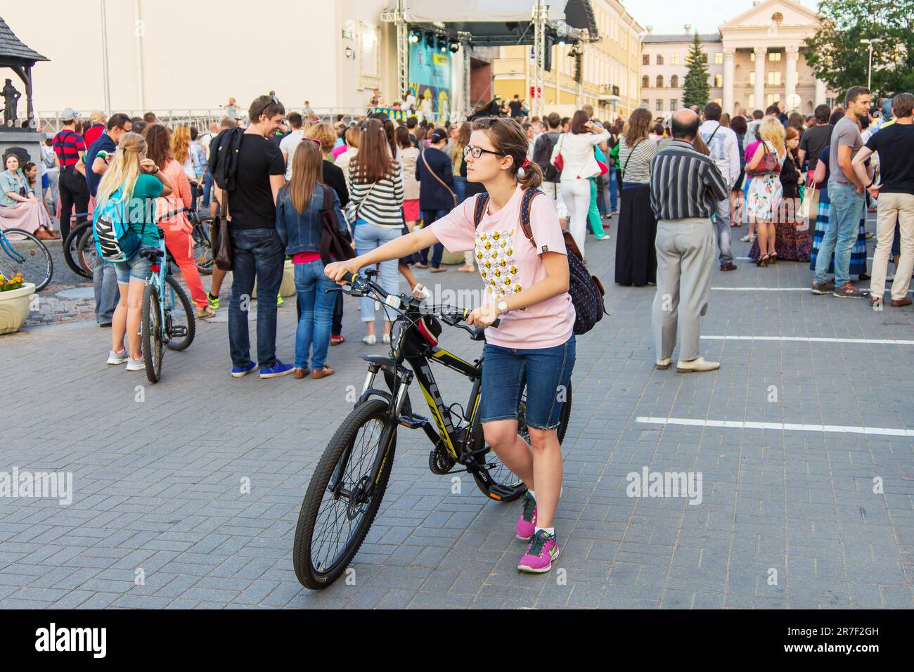 Crowd of people at bike show hi-res stock photography and images - Alamy