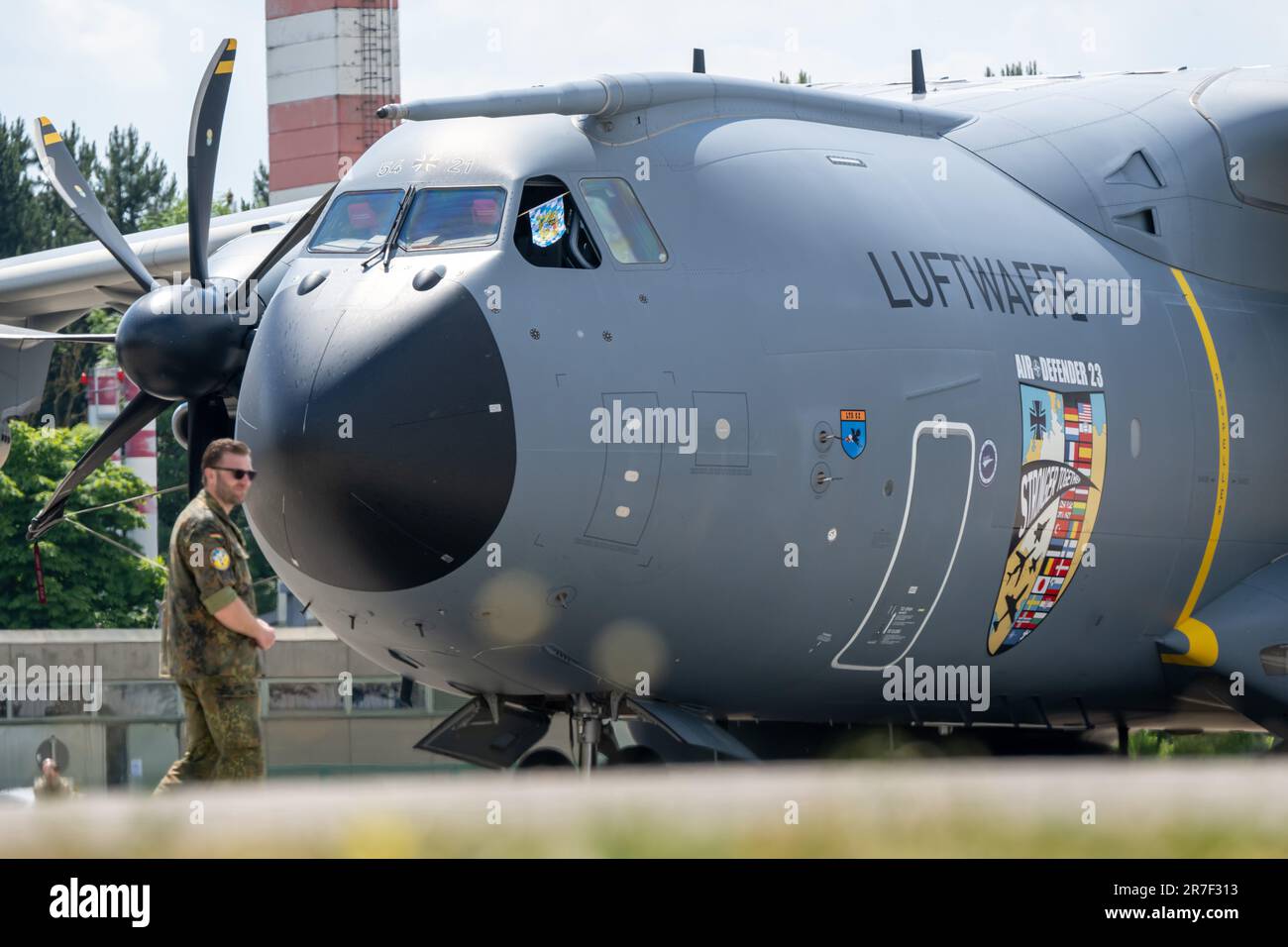 Graben, Germany. 15th June, 2023. Soldiers stand in front of the ...