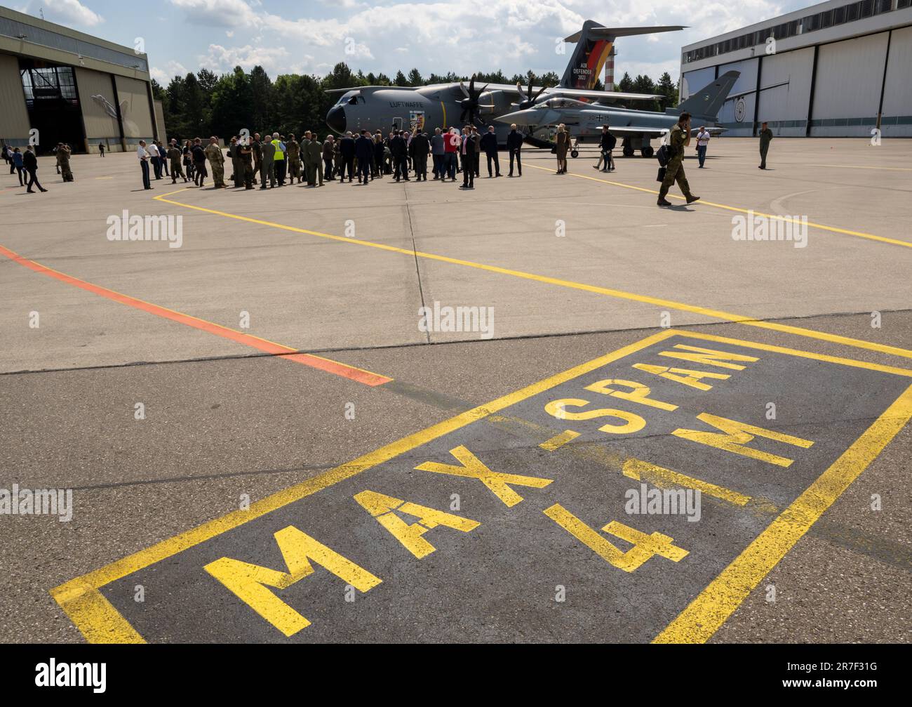 Graben, Germany. 15th June, 2023. Visitors stand in front of Bundeswehr ...