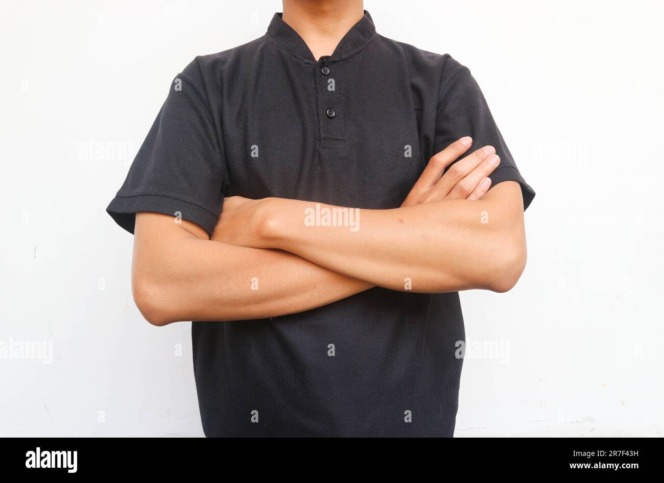 Body language crossed arms hi-res stock photography and images - Alamy