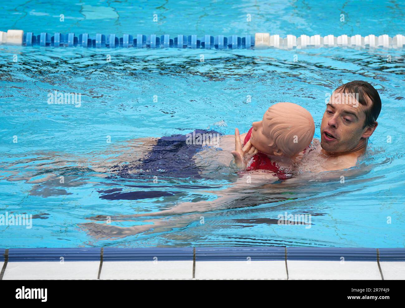 14 June 2023, Berlin: 34-year-old Fabian demonstrates the procedure for ...
