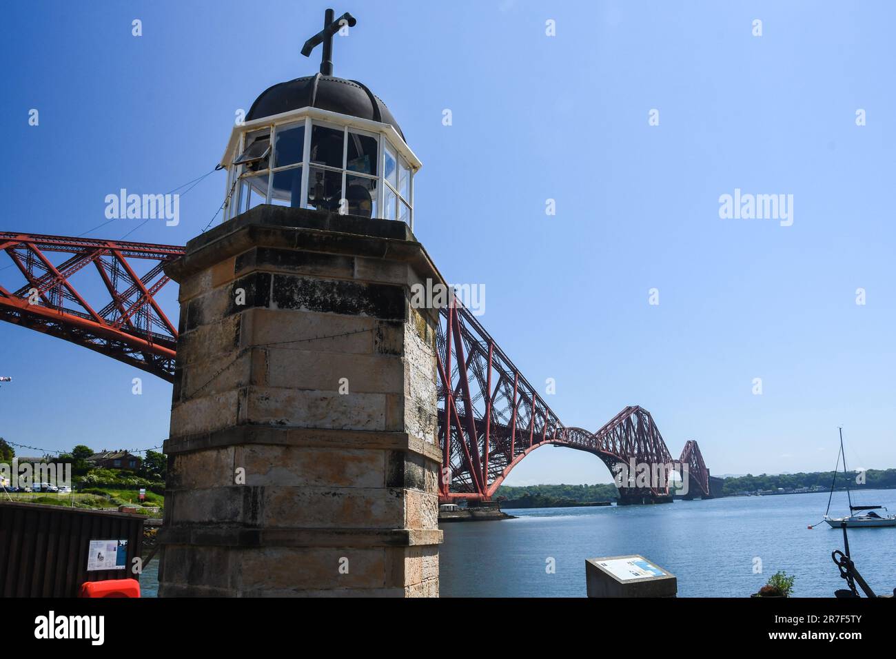 Lighthouse and forth bridge hi-res stock photography and images - Alamy