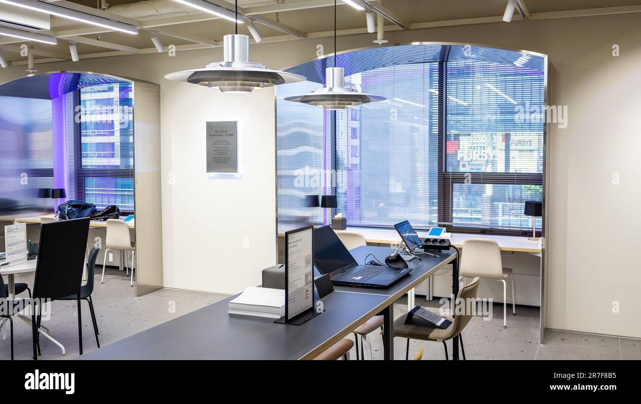 Open office layouts hi-res stock photography and images - Alamy