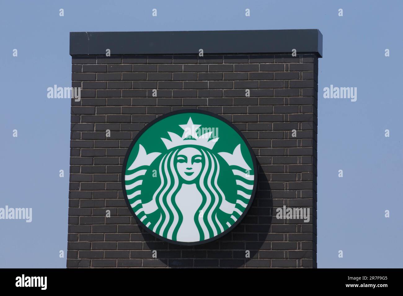 Starbucks drive thru uk hi-res stock photography and images - Alamy