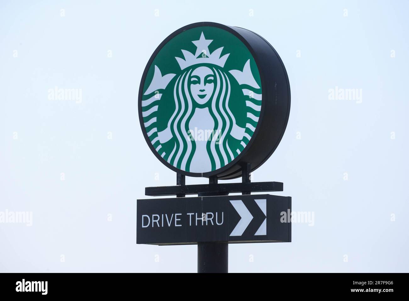 Starbucks drive thru uk hi-res stock photography and images - Alamy