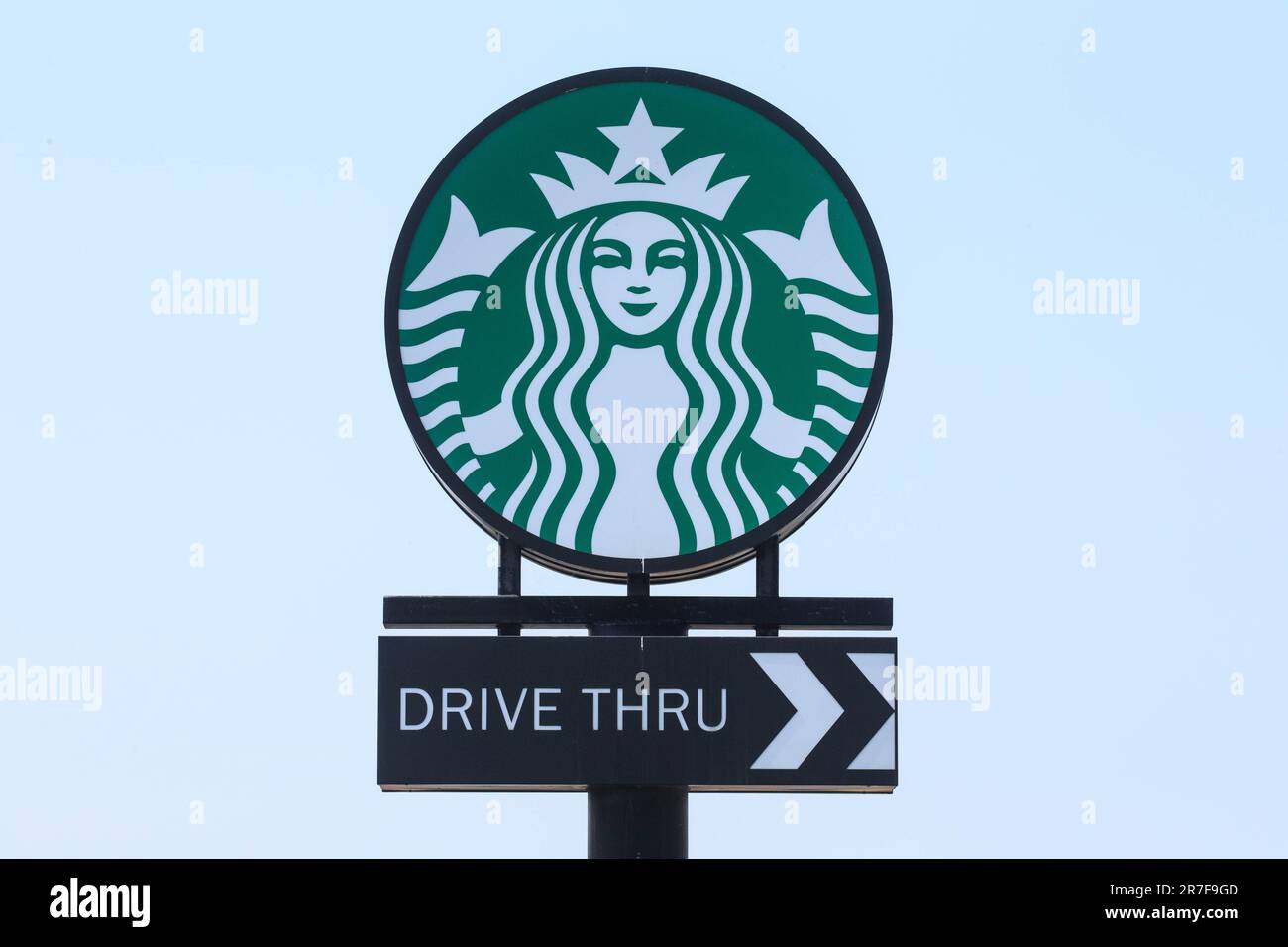 Starbucks drive thru uk hi-res stock photography and images - Alamy