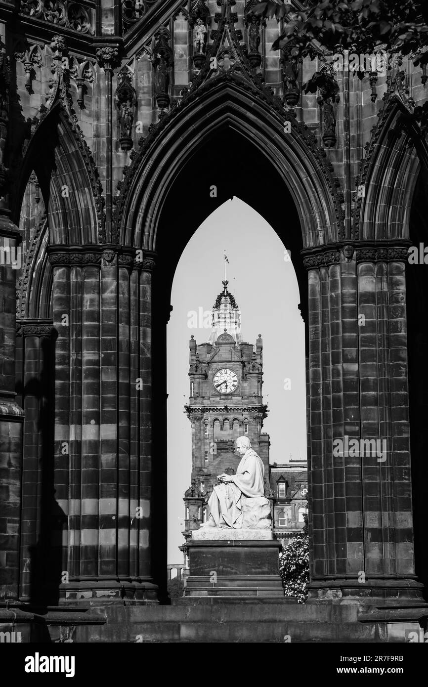 Edinburgh scott monument edinburgh castle Black and White Stock Photos ...