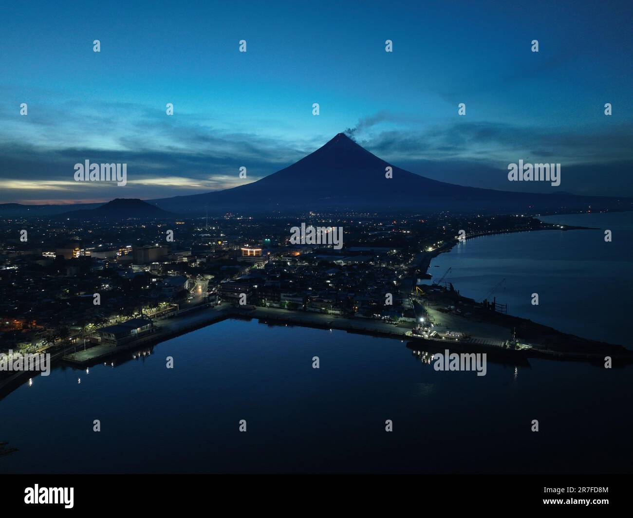 Mt mayon volcano hi-res stock photography and images - Alamy
