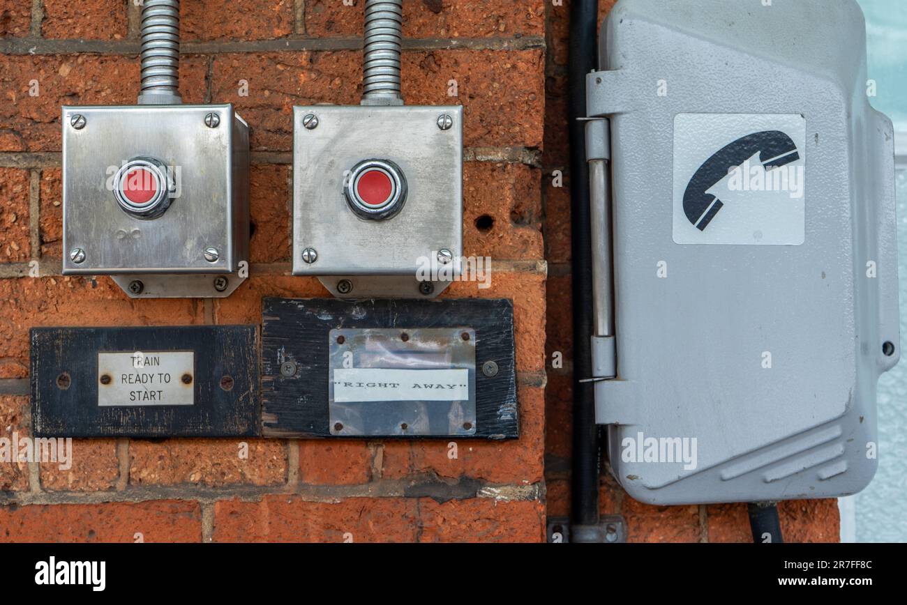 Signal boxes hi-res stock photography and images - Alamy