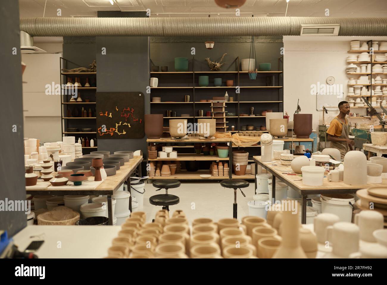Ceramist hi-res stock photography and images - Alamy