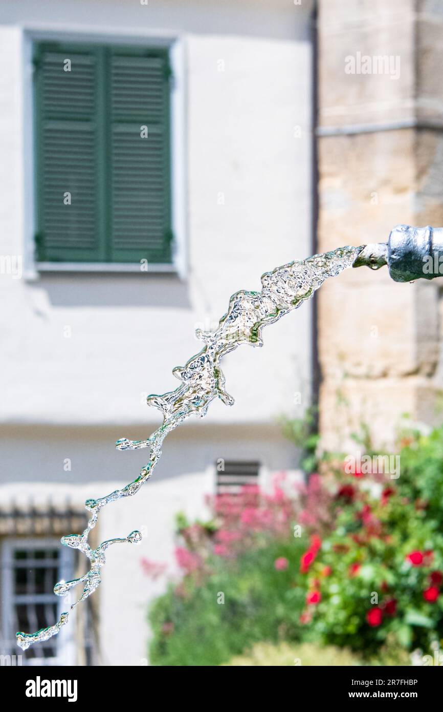 Water flowing splashing hi-res stock photography and images - Alamy
