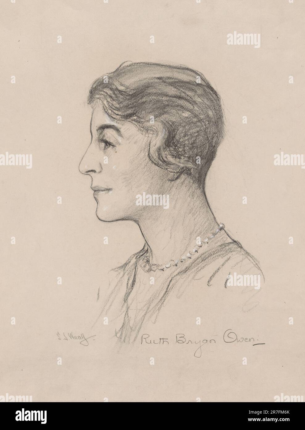 Costume jewelry 1930s hi-res stock photography and images - Alamy