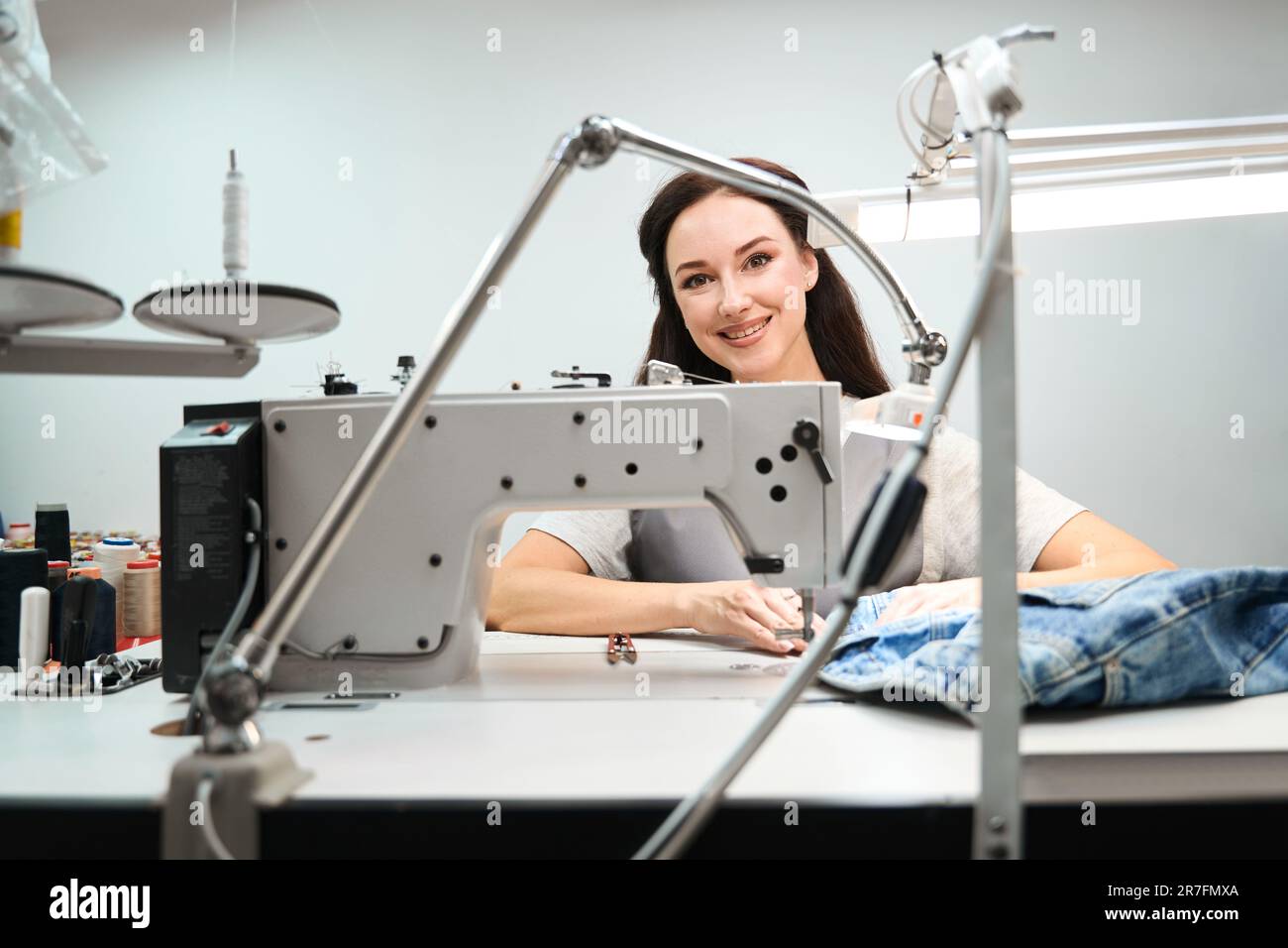 Professional female tailor working on sewing machine Stock Photo - Alamy