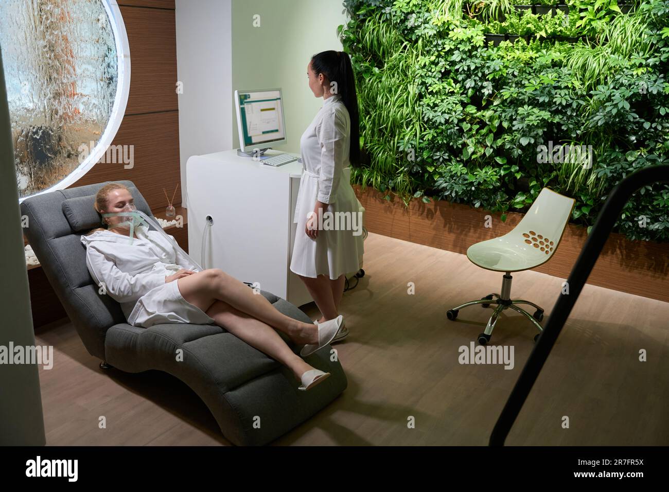 Hypoxic mask hi-res stock photography and images - Alamy