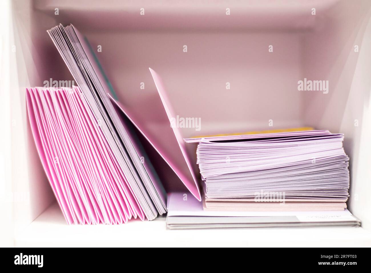 Office folders hi-res stock photography and images - Alamy