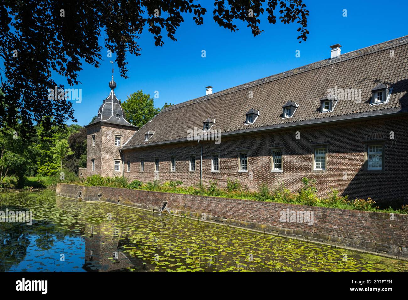 Schloss burg dusseldorf hi-res stock photography and images - Alamy