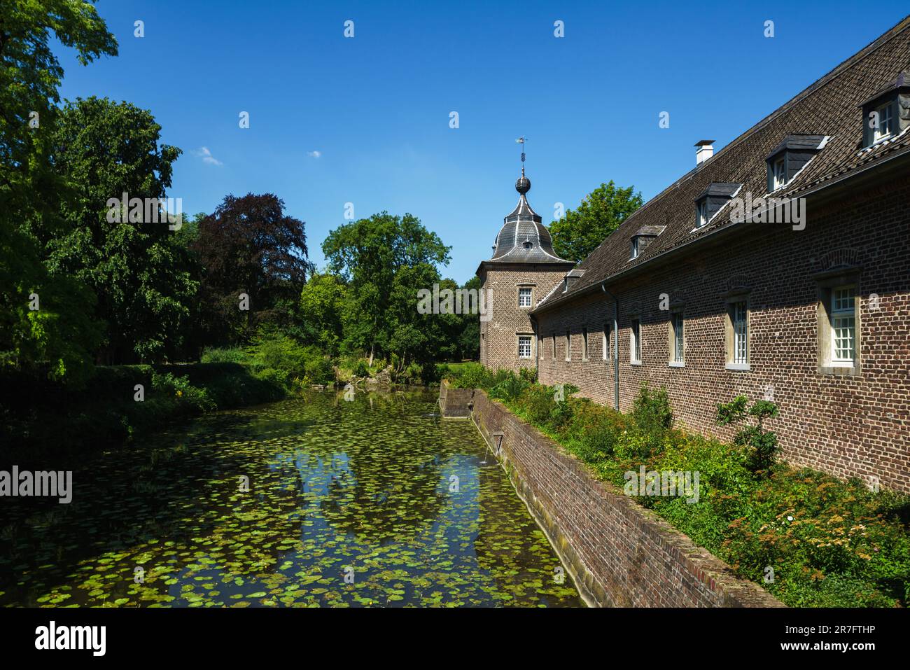 Schloss burg dusseldorf hi-res stock photography and images - Alamy